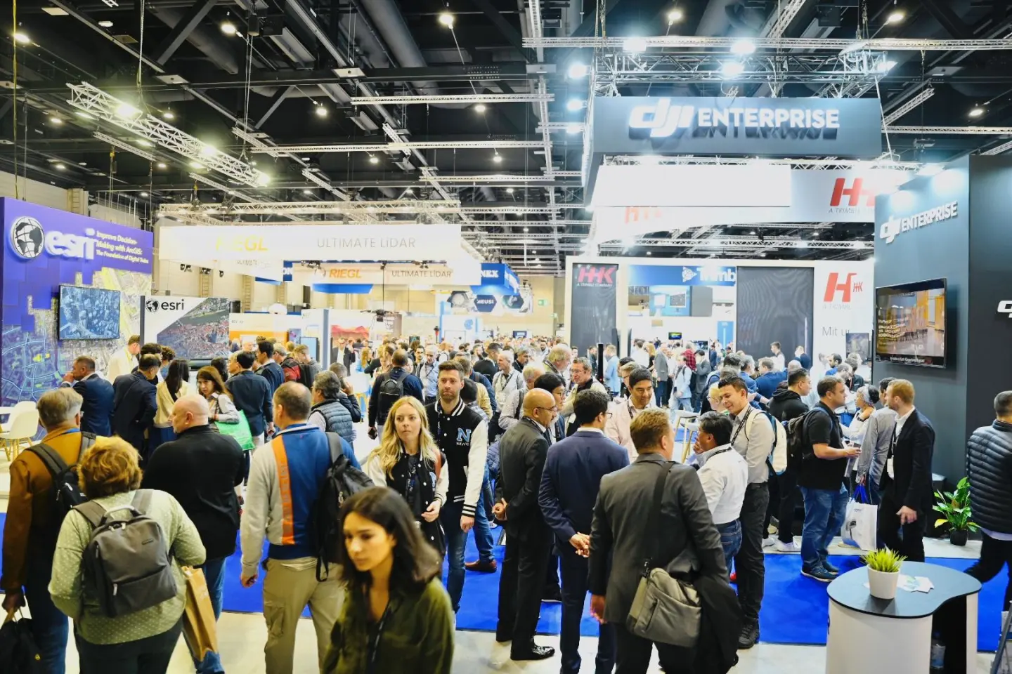 INTERGEO 2024 in Stuttgart startet: KI und Innovationen, Experten und zukunftsweisende Themen ...